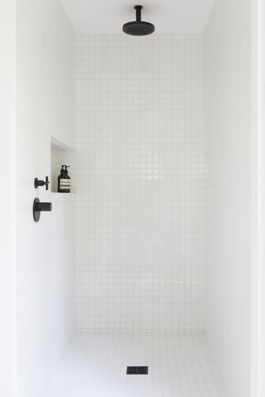 10 Tips To Make Your Bathroom Look Bigger Tilejunket